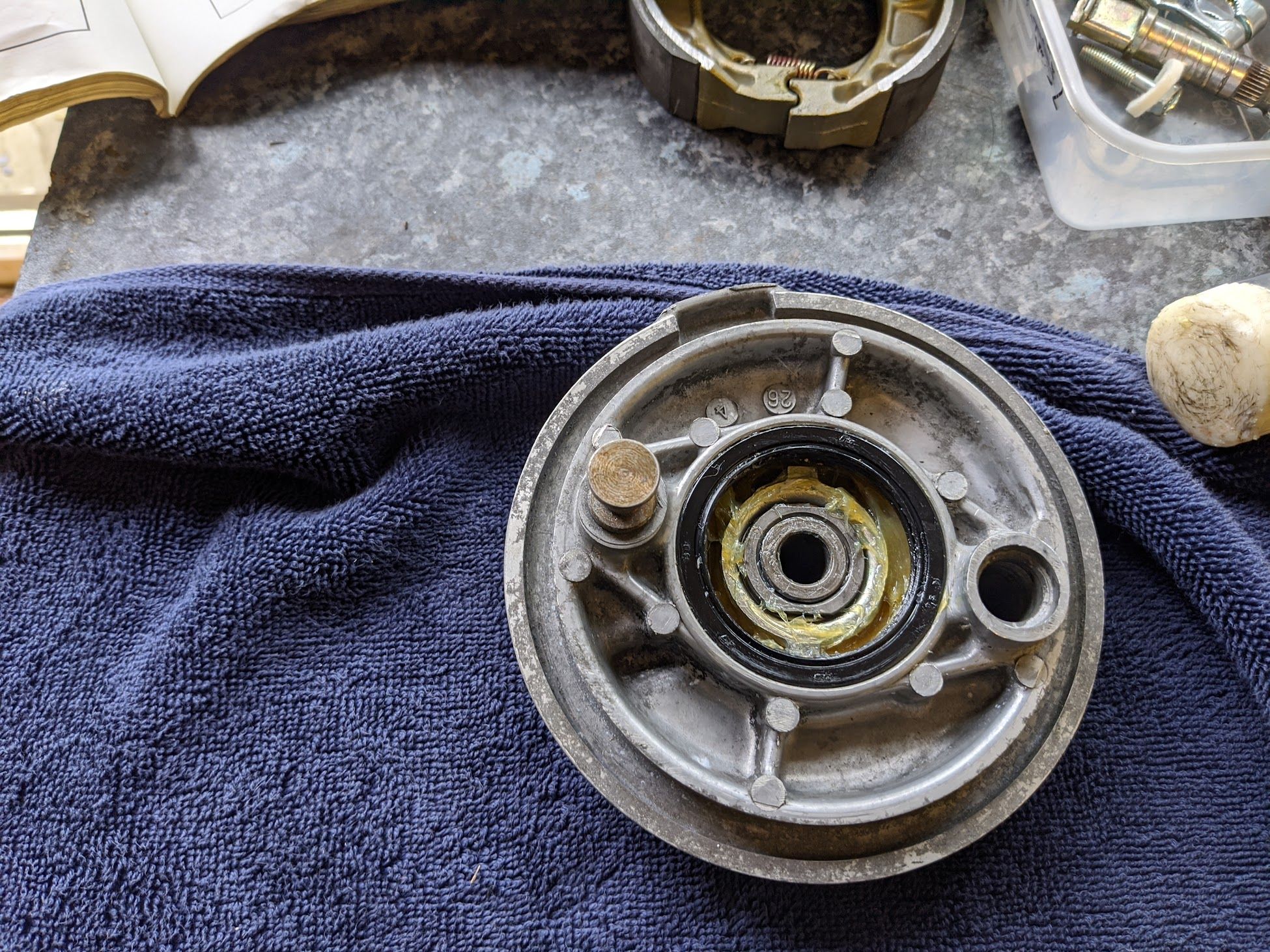 Issue with front wheel (hub, speedo gear) - C90Club.co.uk