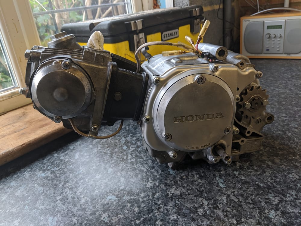 Honda C90 - engine & hub paint
